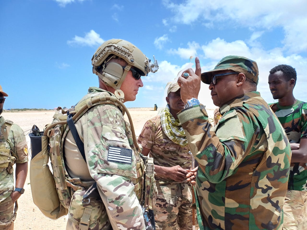 Somali army chief, US army commander visit forces in Middle Shabelle ...